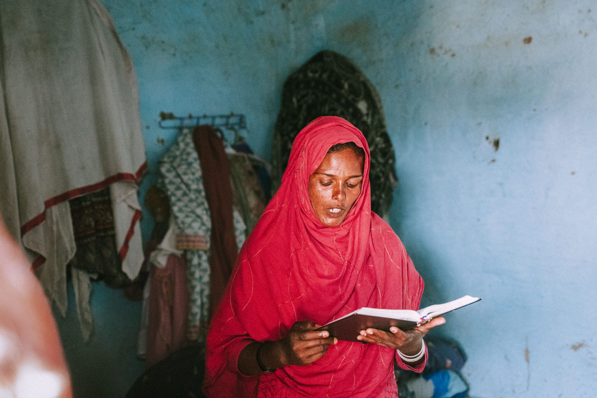 7 Bible Verses That Reveal God’s Heart for Generosity